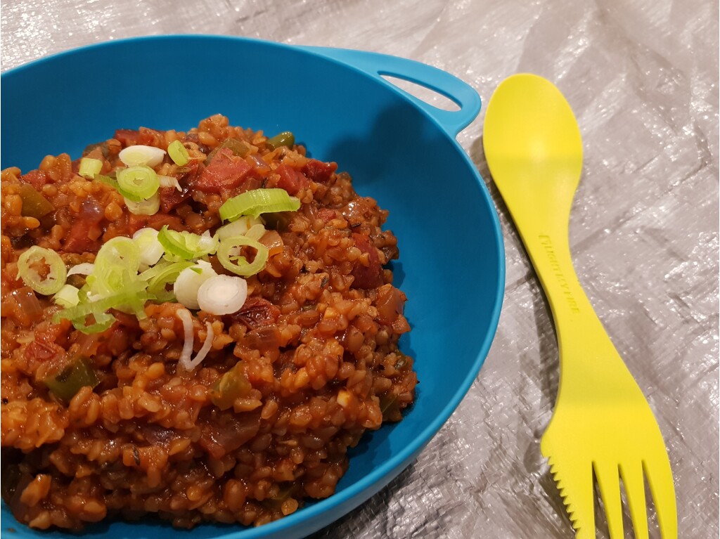 Bushwalker's burghul pilaf with tomato and salami - Tasty hikes